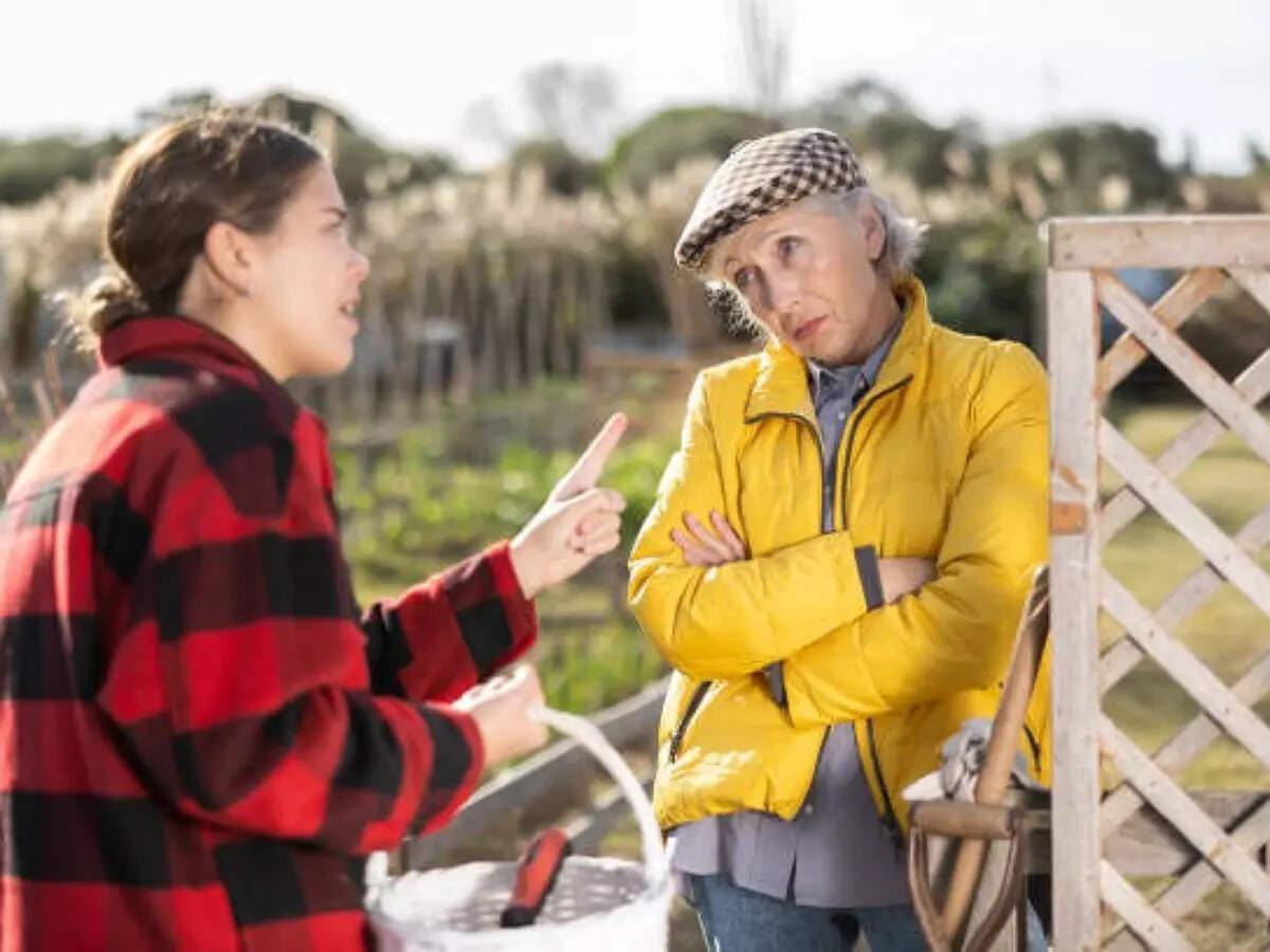 Tips to deal with quarrelsome neighbors