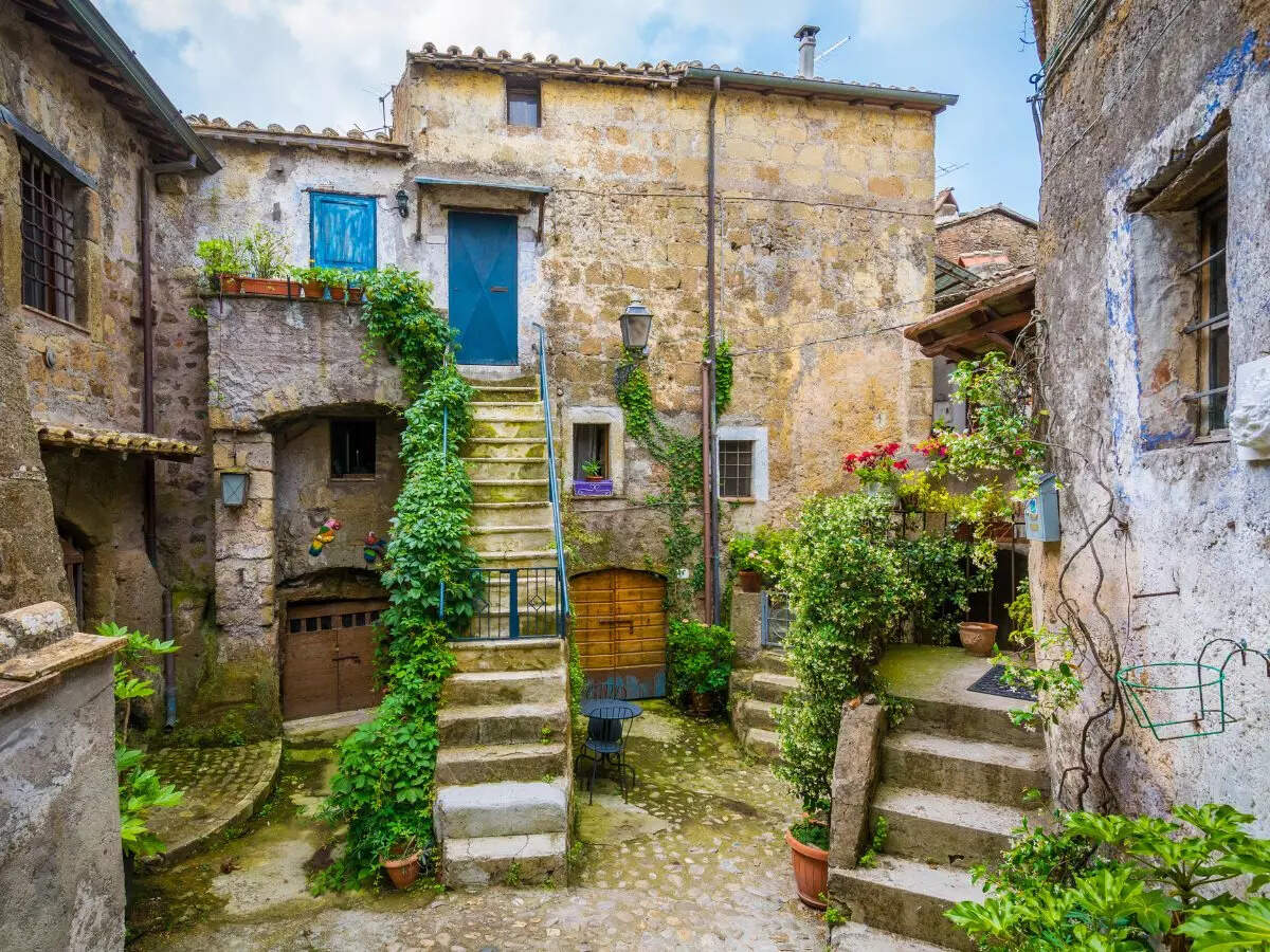 6 fascinating facts about Calcata Vecchia, the forgotten land of ...