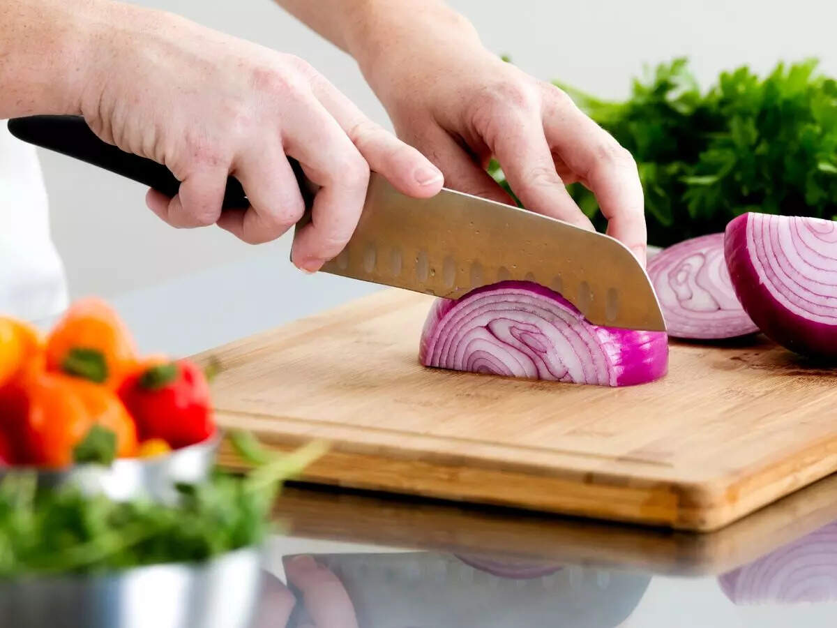 8 lesser known benefits of eating onions and their health benefits