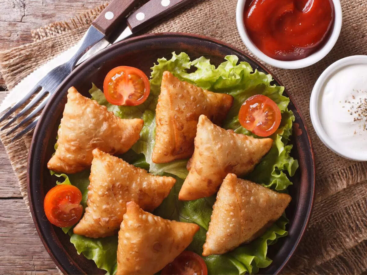 5 ways to reuse leftover Samosas for tiffin