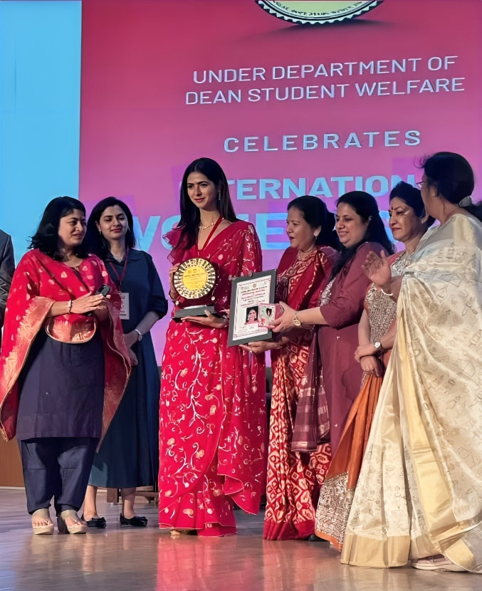 Pankhuri Gidwani honoured with the Women Achievers Award during Amity ...