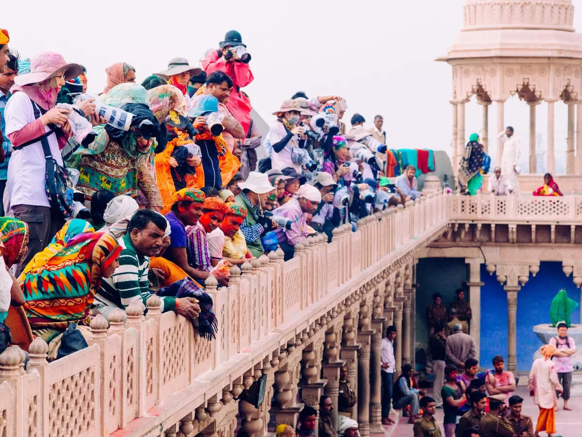Mathura Holi: Holi festivities begin on the streets of Barsana from ...