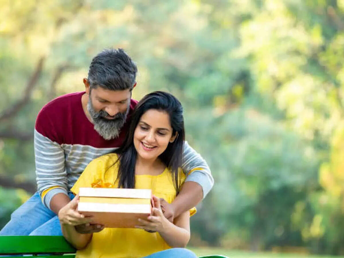 Things to gift on first date