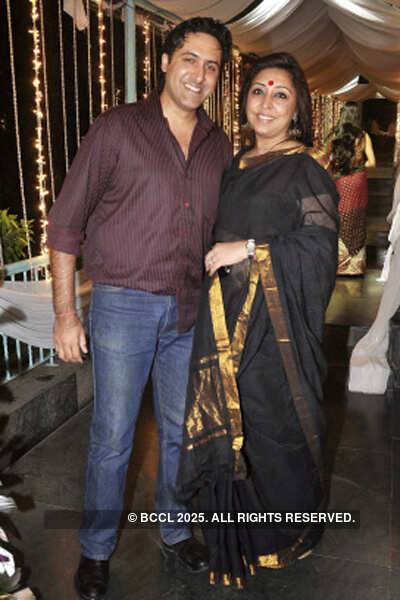 Sumeet Sachdev with wife during Shabbir Ahluwalia and Kanchi Kaul's ...