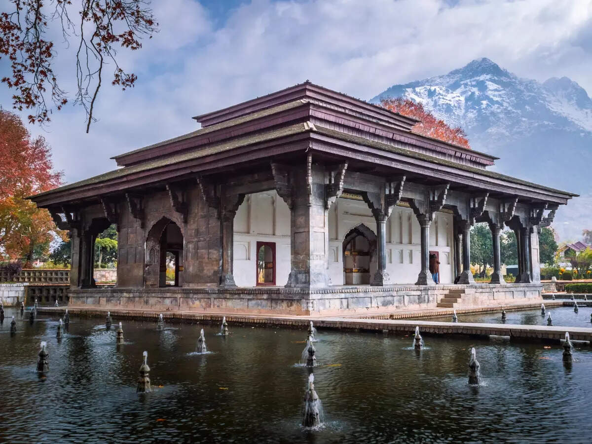 Kashmir: Exploring the incredible beauty of Shalimar and Nishat Bagh ...