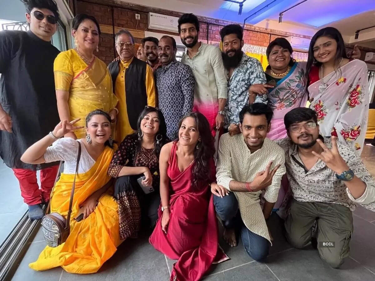 Love Biye Aajkal wraps up within a year of its run; Cast and crew draw ...