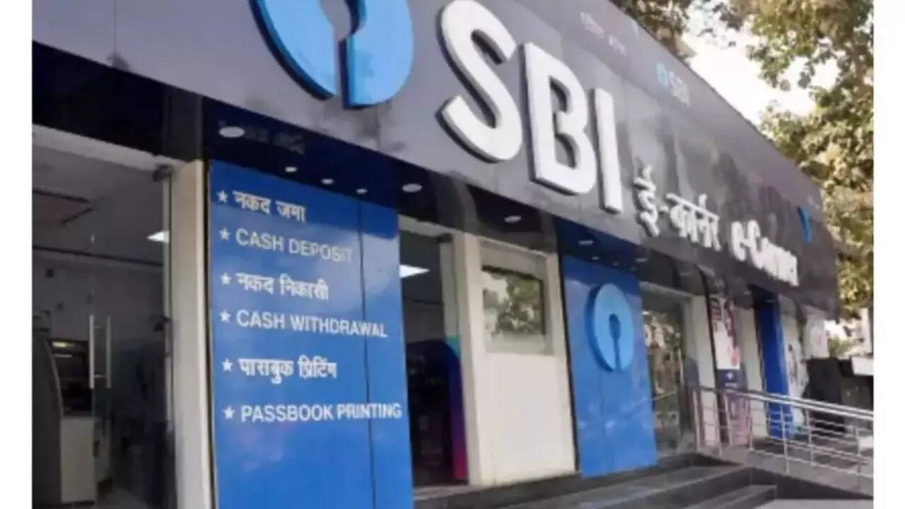 Check balance, open accounts and 7 other SBI services available on WhatsApp