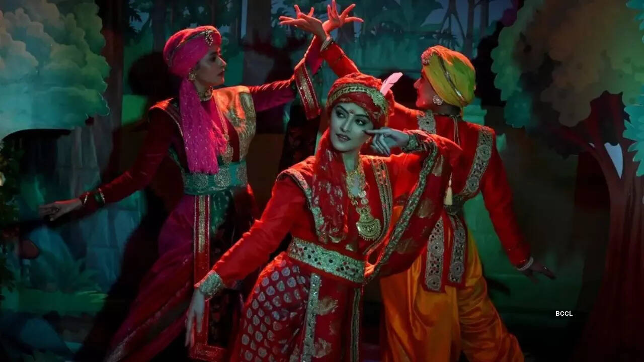 Aniket and Shyamoli perform Tagore’s dance drama Chitrangada; See photos