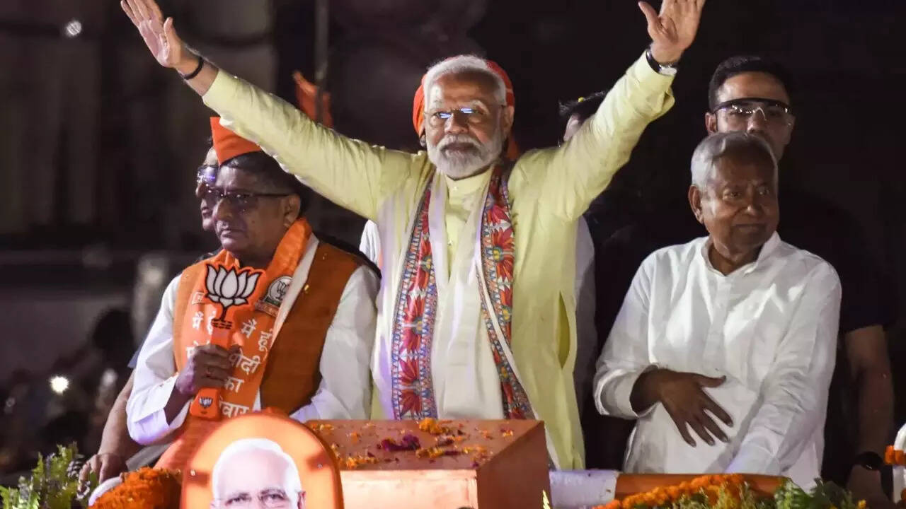 PM Modi holds roadshow in Bihar's capital Patna