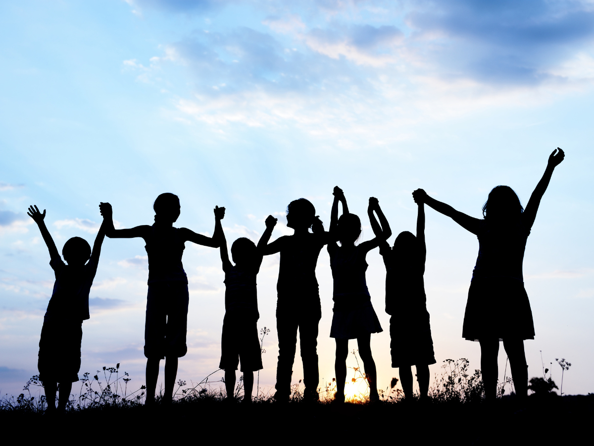 7 things to teach kids that help them make friends
