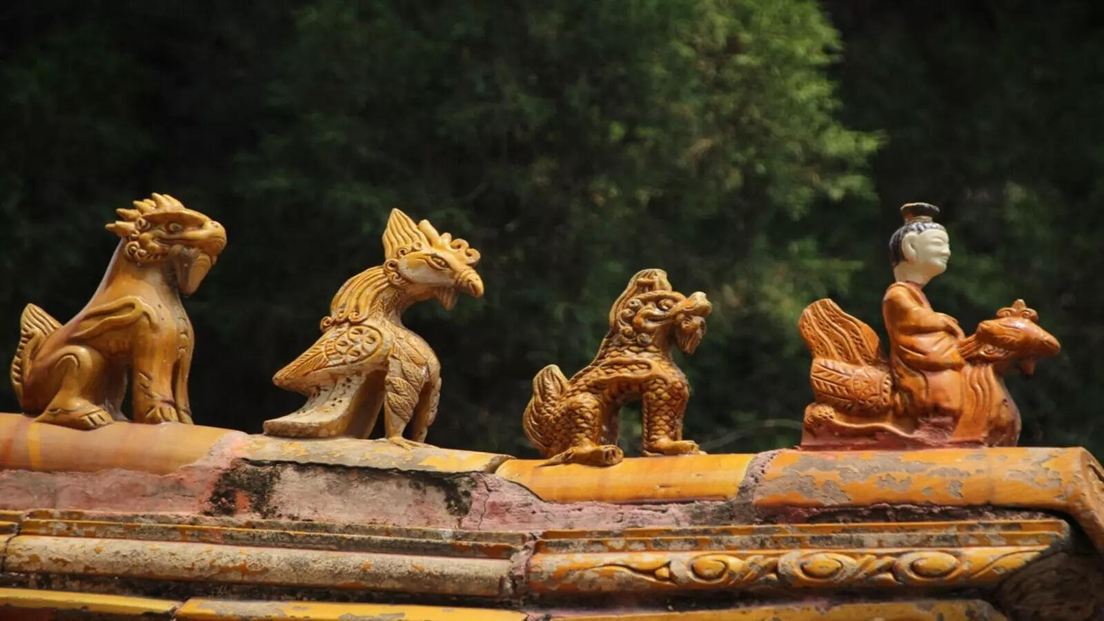 5 Auspicious Animal Statues For Prosperity and Success