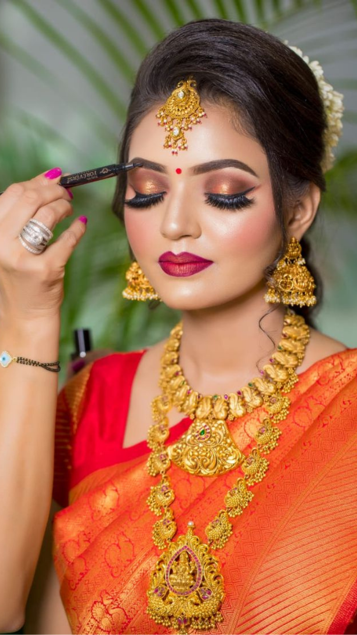 Traditional Indian Beauty This Indian Bridal Makeup Trend Honors