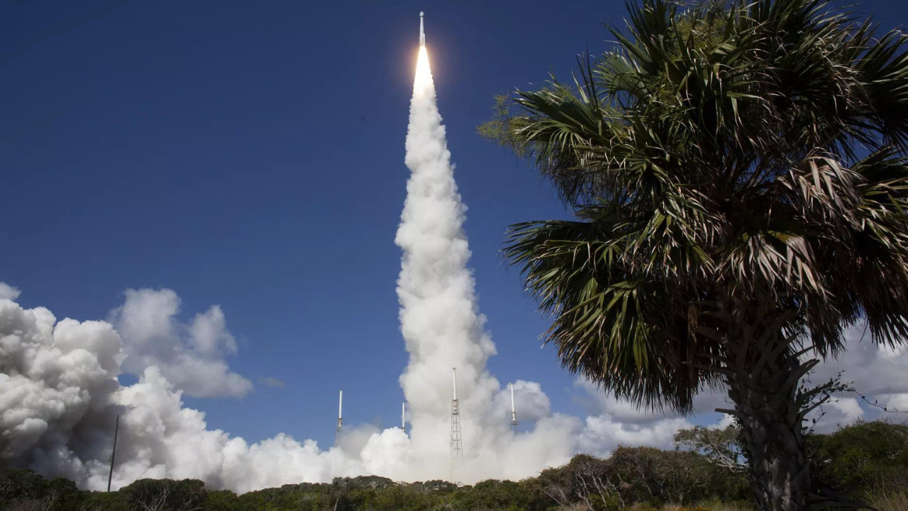 Historic mission: Capsule carrying its first-ever astronauts including ...