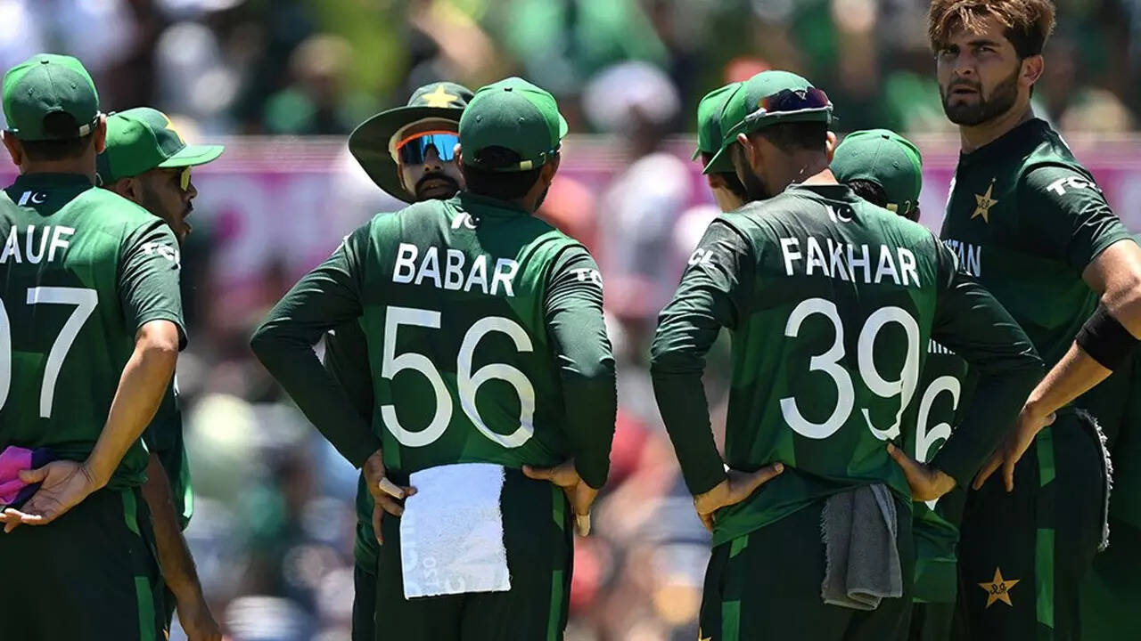 'Khuda ka waasta': Shoaib Akhtar urges Pakistan team…