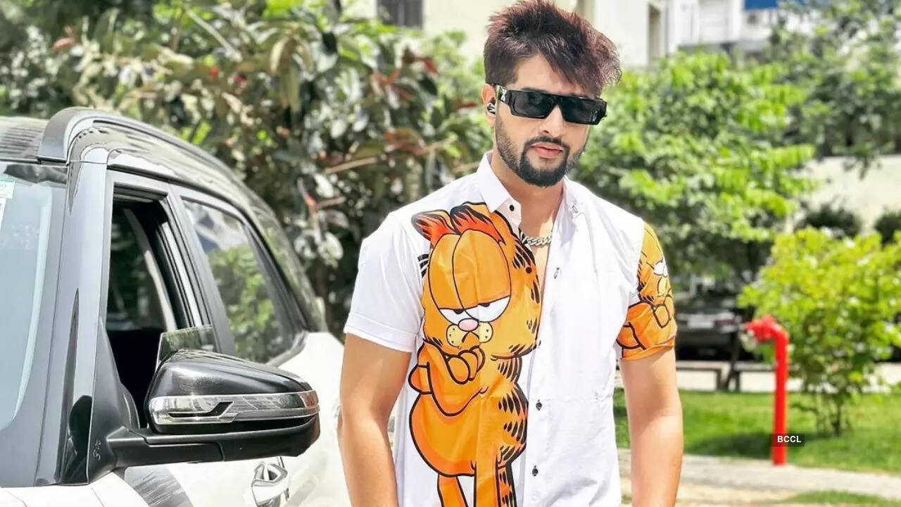 Neel Bhattacharya celebrates his birthday in Bollywood style; See Photos