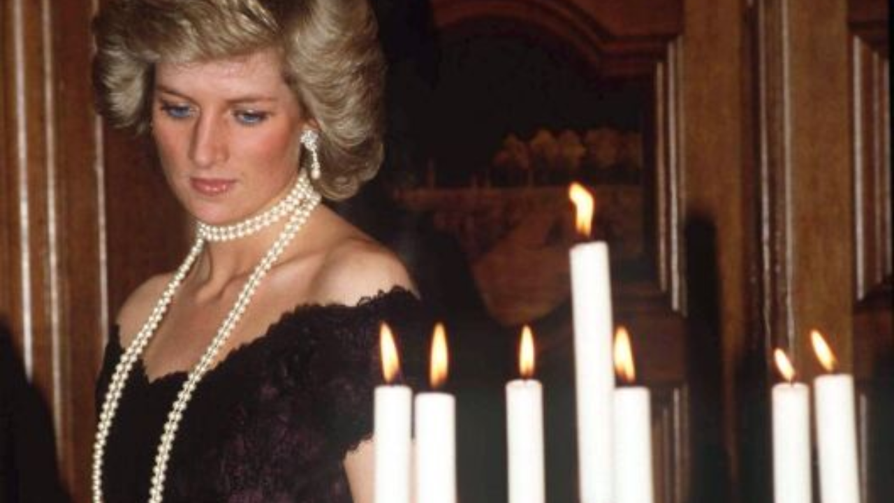 Princess Diana’s rare collection of gowns, shoes, handbags & more goes ...