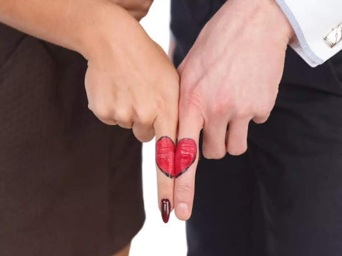 Signs you are dating a commitment-phobe and what to do