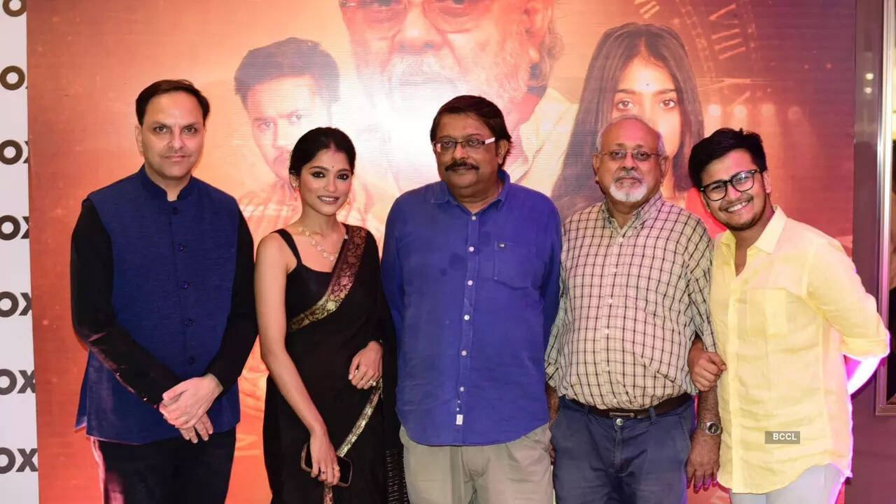 Rwitobroto Mukherjee and Anusha Viswanathan starrer ‘Hemanter Aparanha ...