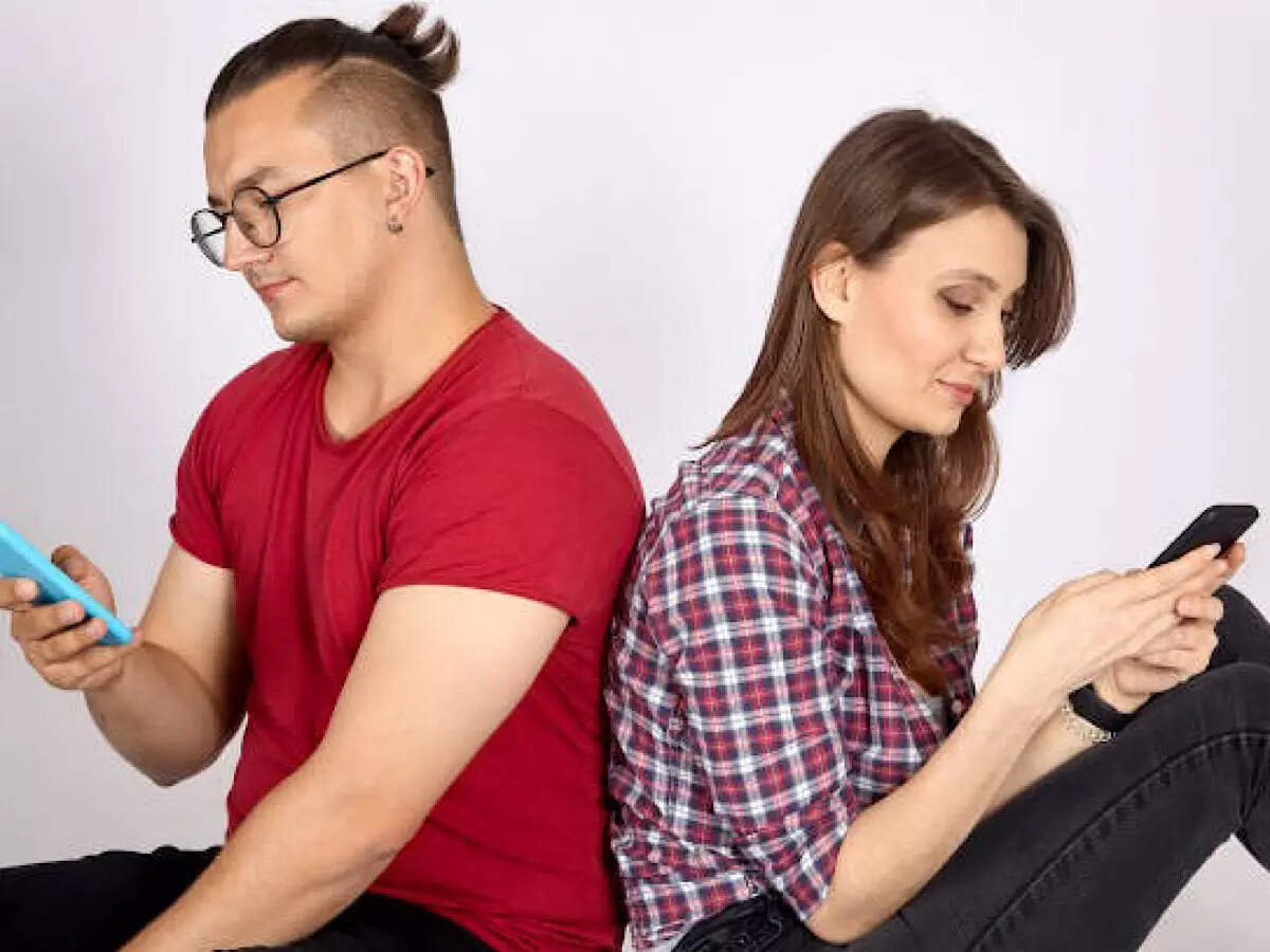 How social media is ruining your relationship