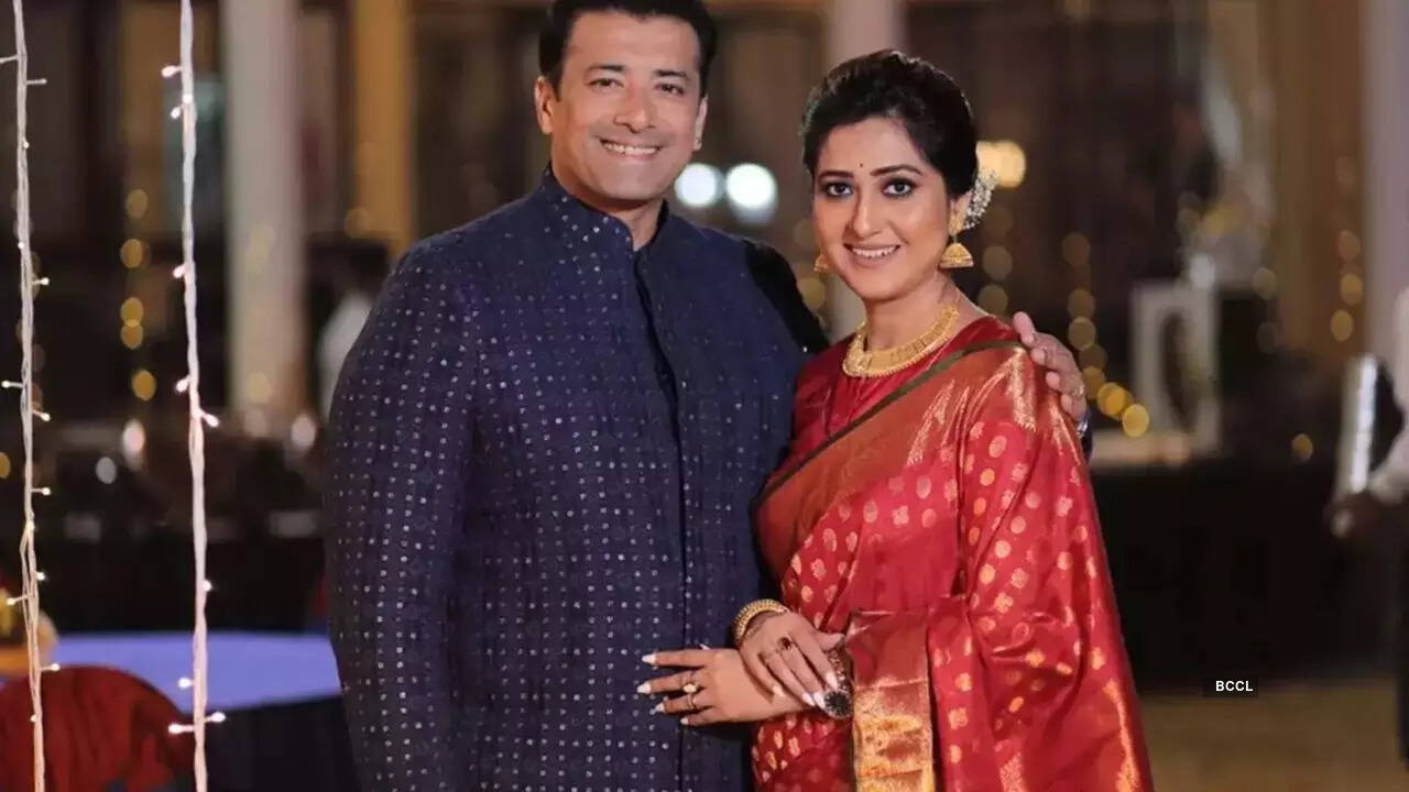 Amidst the divorce speculations, take a look at Rishi Kaushik’s married ...