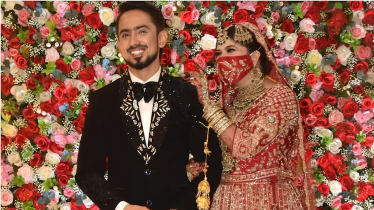Stylish wedding pics of 'Bigg Boss OTT 3' fame Adnaan Sheikh and Ayesha