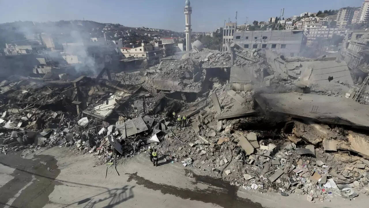 Israeli warplanes hit Lebanon marketplace: Ambulances destroyed ...