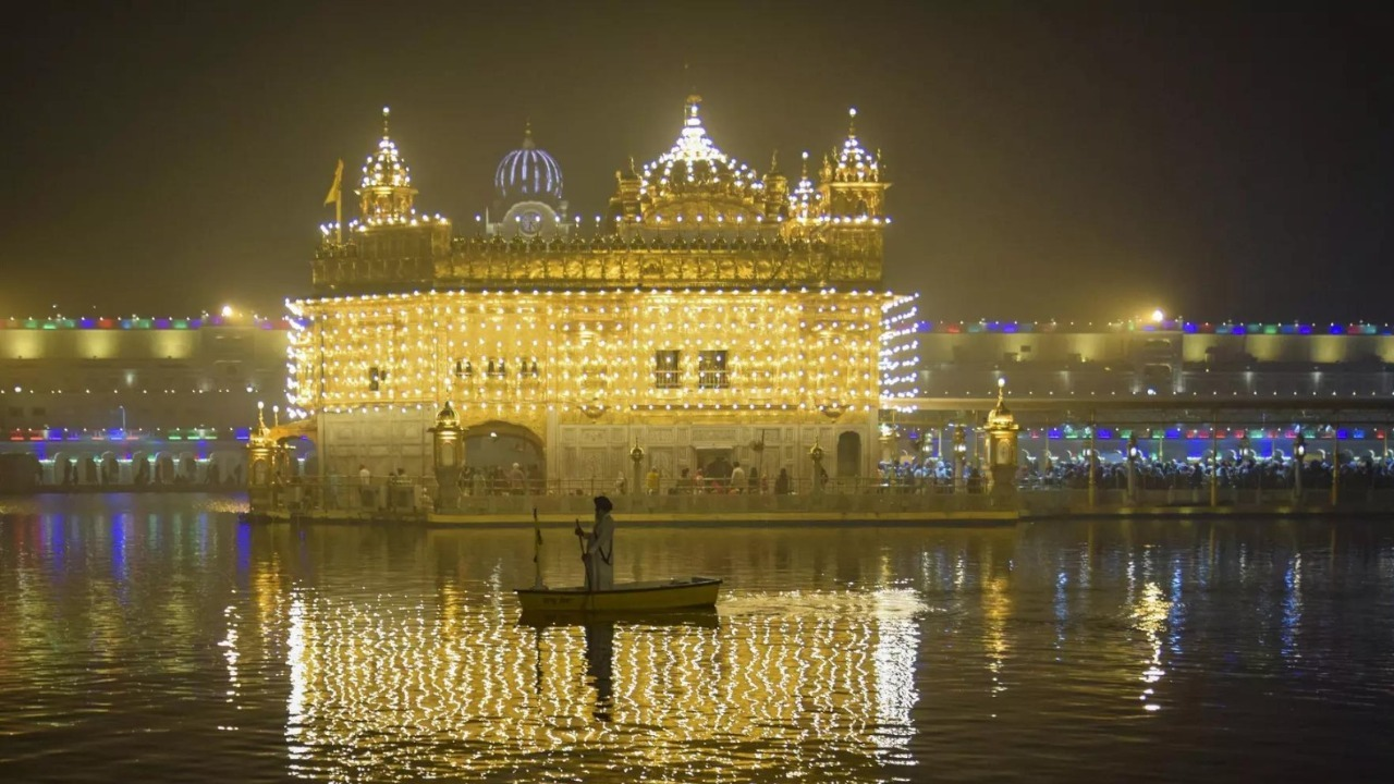 Guru Parab 2024: A visual journey of devotees, nagar kirtans, and ...