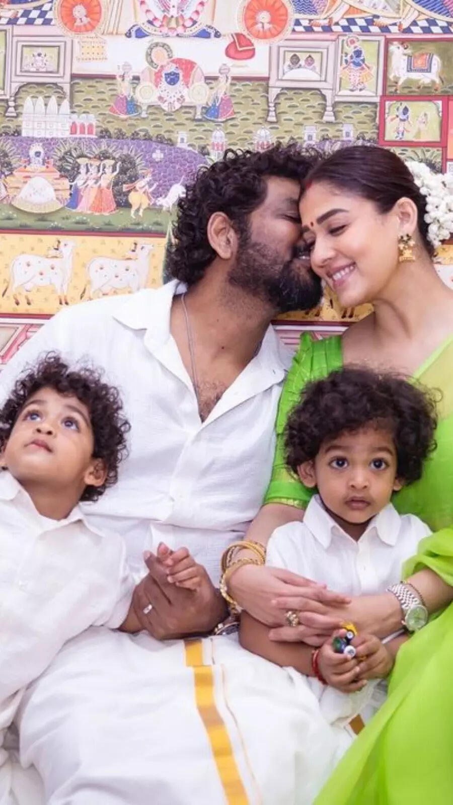 Familia Nayanthara Nayanthara Shares A Happy Family Picture, Puts