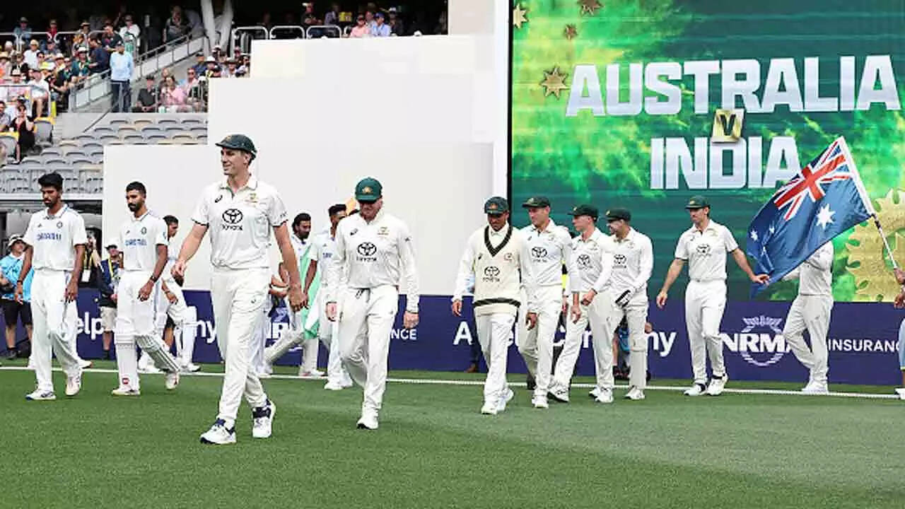 Australia retain squad for Adelaide Test against India