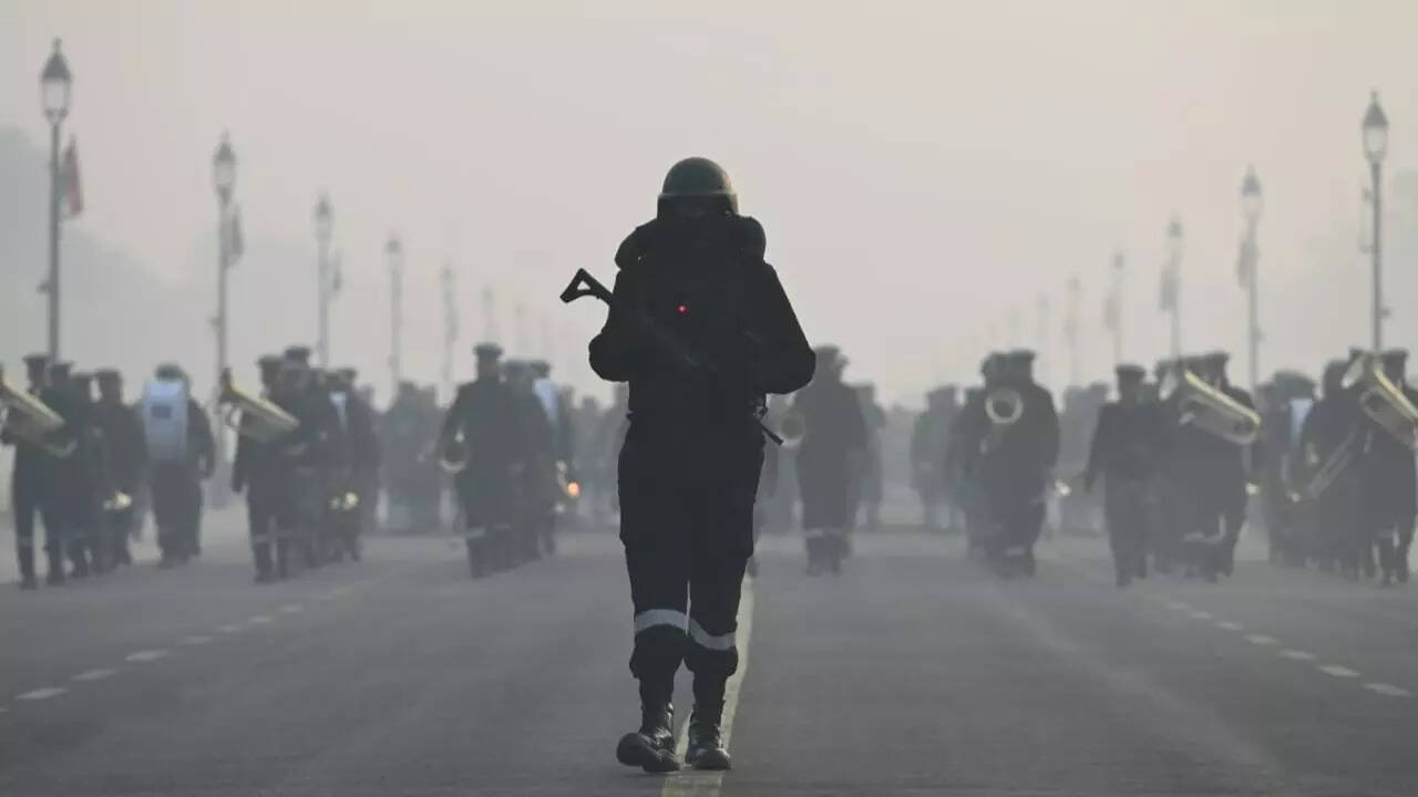 Dense fog, cold wave, pollution: Delhiites' winter struggles. See pics