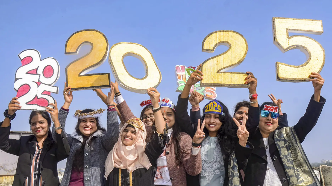 India cranks up volume for 2025: Cities go big on New Year prep (See pics)
