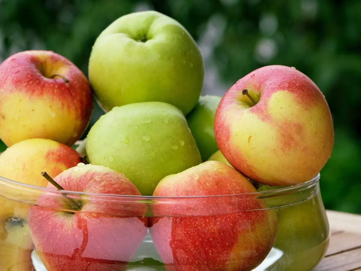 Without Peel Apple Benefits: 5 Reasons why eating Apples without peel ...