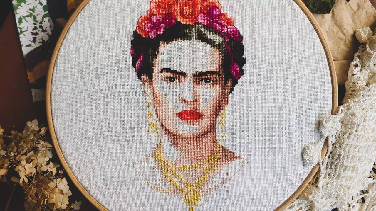 5 paintings by Frida Kahlo that make people pause and rethink