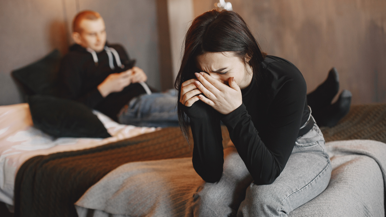 8 clear signs you're dealing with a commitment-phobe