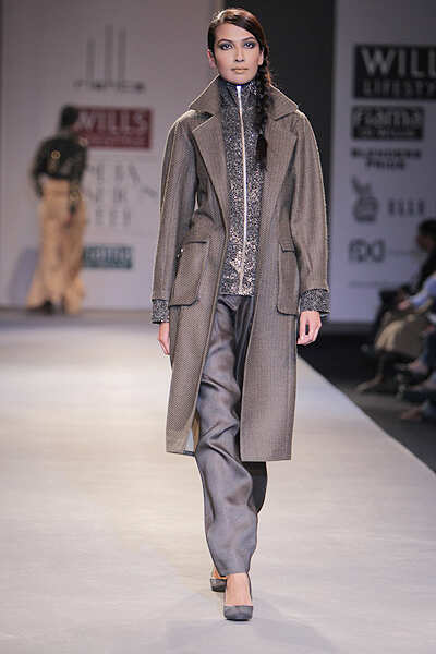 A model flaunts a creation by designer Arjun on Day 2 of the Wills ...