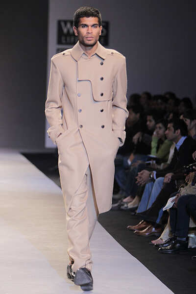 A model flaunts a creation by designer Arjun on Day 2 of the Wills ...