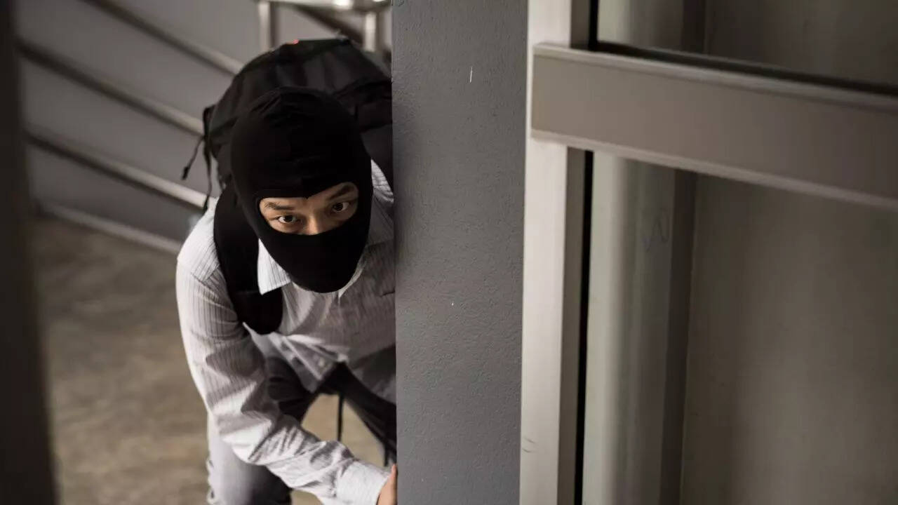 5 hilarious looting and robbery incidents in Pakistan that will leave ...