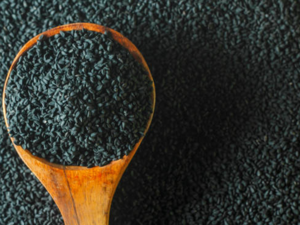 7 benefits of consuming kalonji seeds