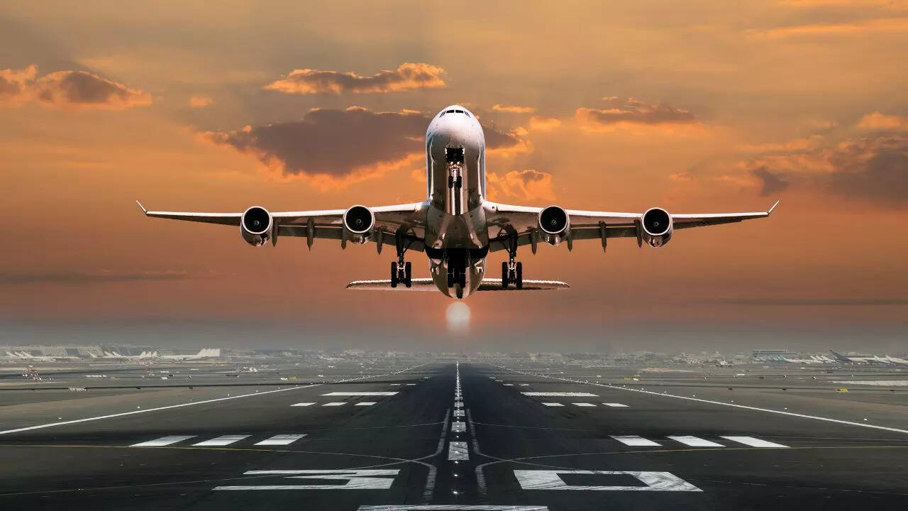 Ever wondered why plane lights go dim before takeoff and landing? Here ...