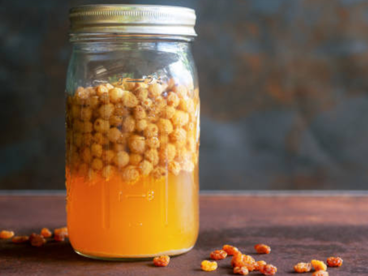 8 reasons to consume soaked raisin water every morning