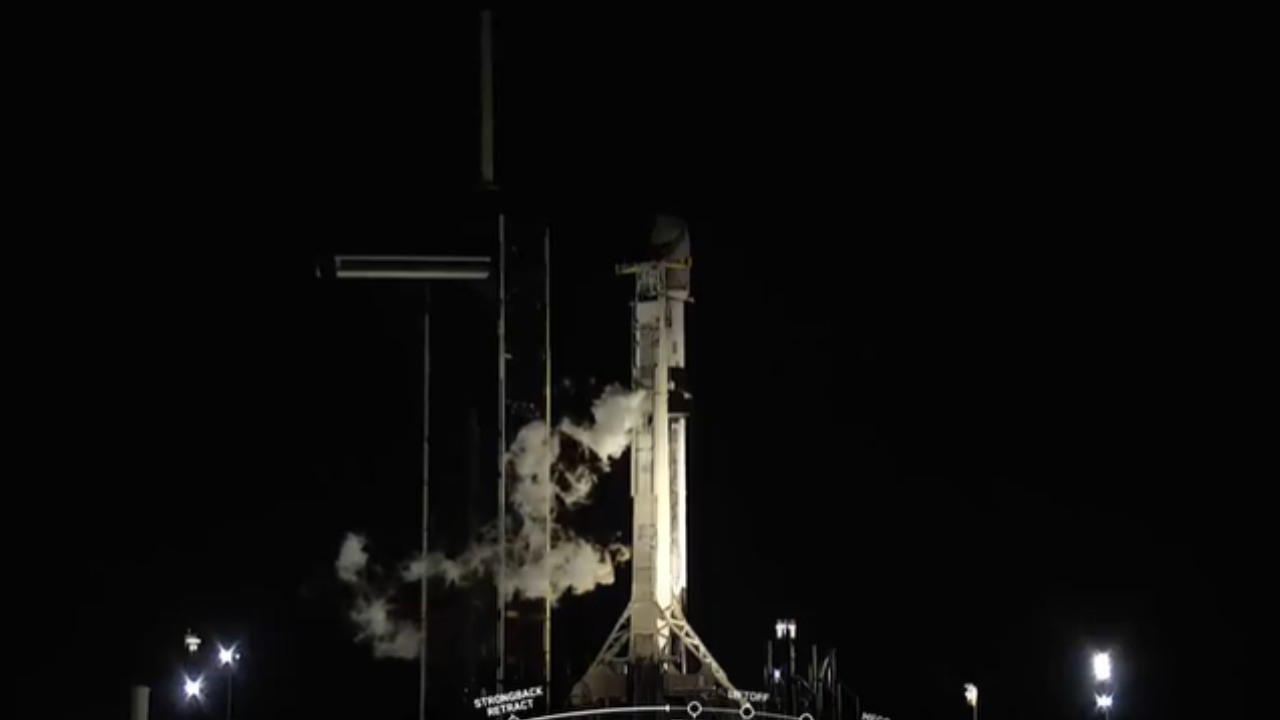 SpaceX's Falcon 9 lifts off with full moon backdrop, delivering 21 ...