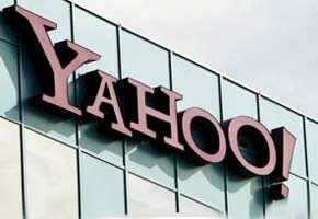 Yahoo threatens Facebook as social media patent war looms
