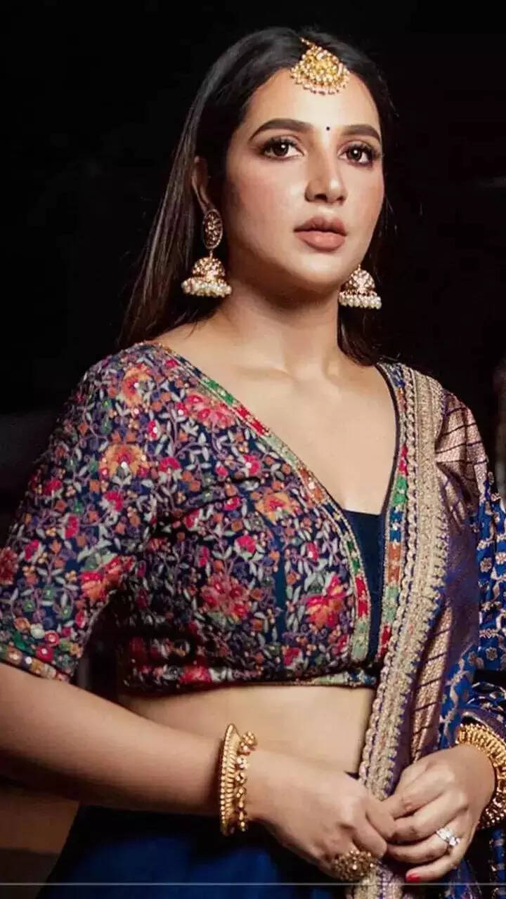 Subhashree radiates timeless ethnic grace | The Times of India