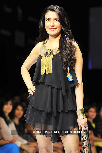 Mini Mathur showcases a creation by designer Malini Agarwalla on Day 5 ...