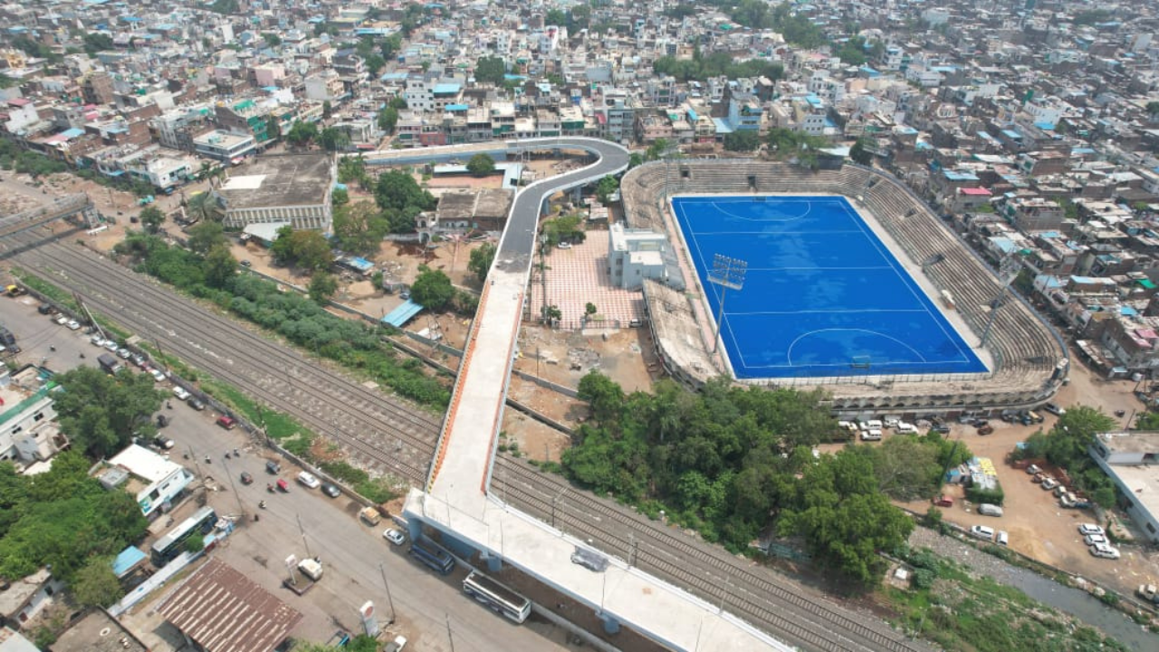 Sharp right! Bhopal's 90-degree bridge turn baffles commuters (photos)