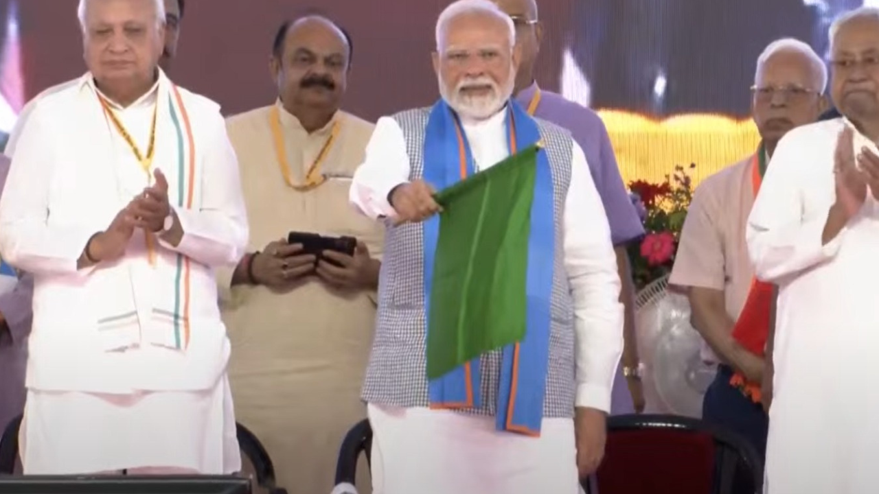 Vande Bharat lights up Bihar’s tracks: PM Narendra Modi flags off Patliputra-Gorakhpur train ...