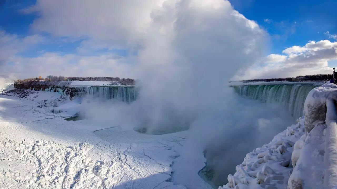 The frozen beauty of Niagara Falls in 7 magical frames