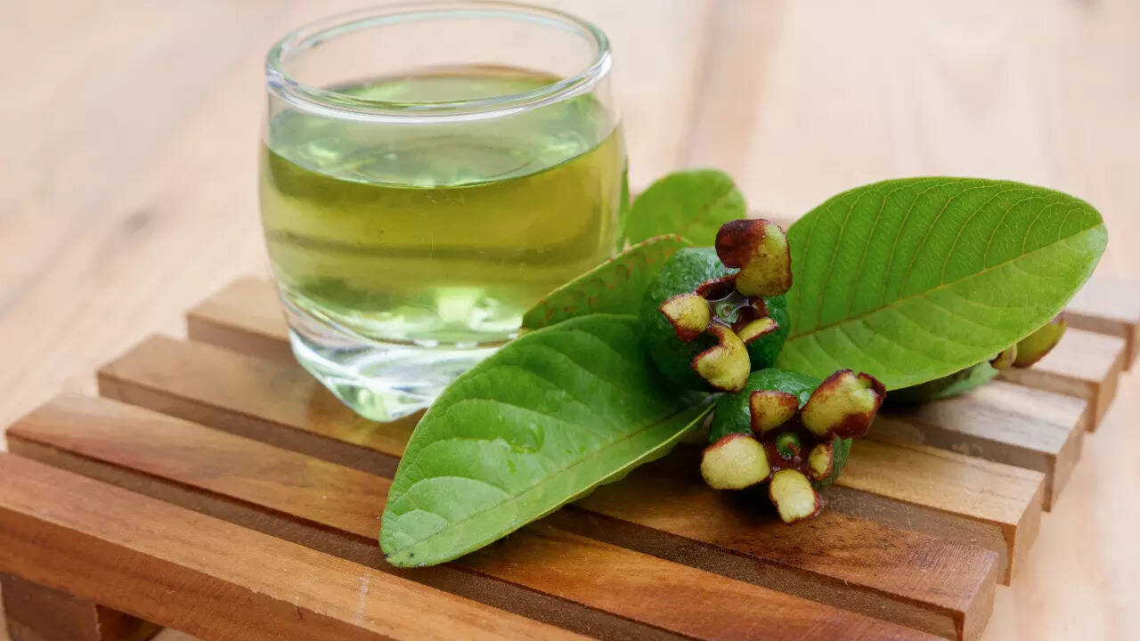 Guava leaf tea for sharp eyes: How to make it at home