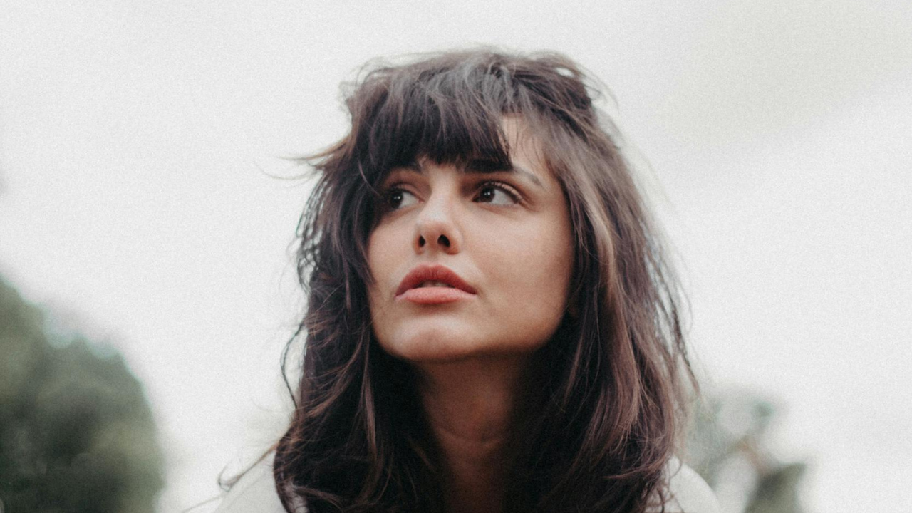 Love hair bangs? Know what suits your face and what doesn't