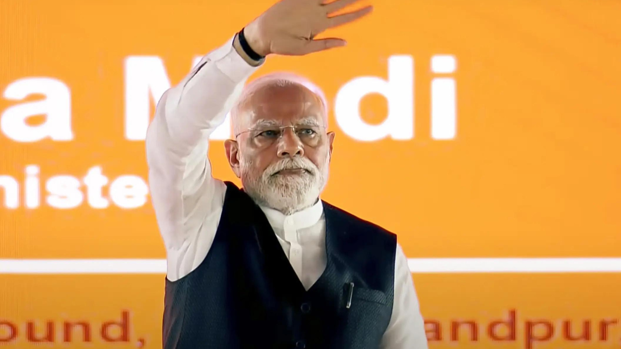 Meeting displaced families, personalised gifts, rally & more: PM Modi ...